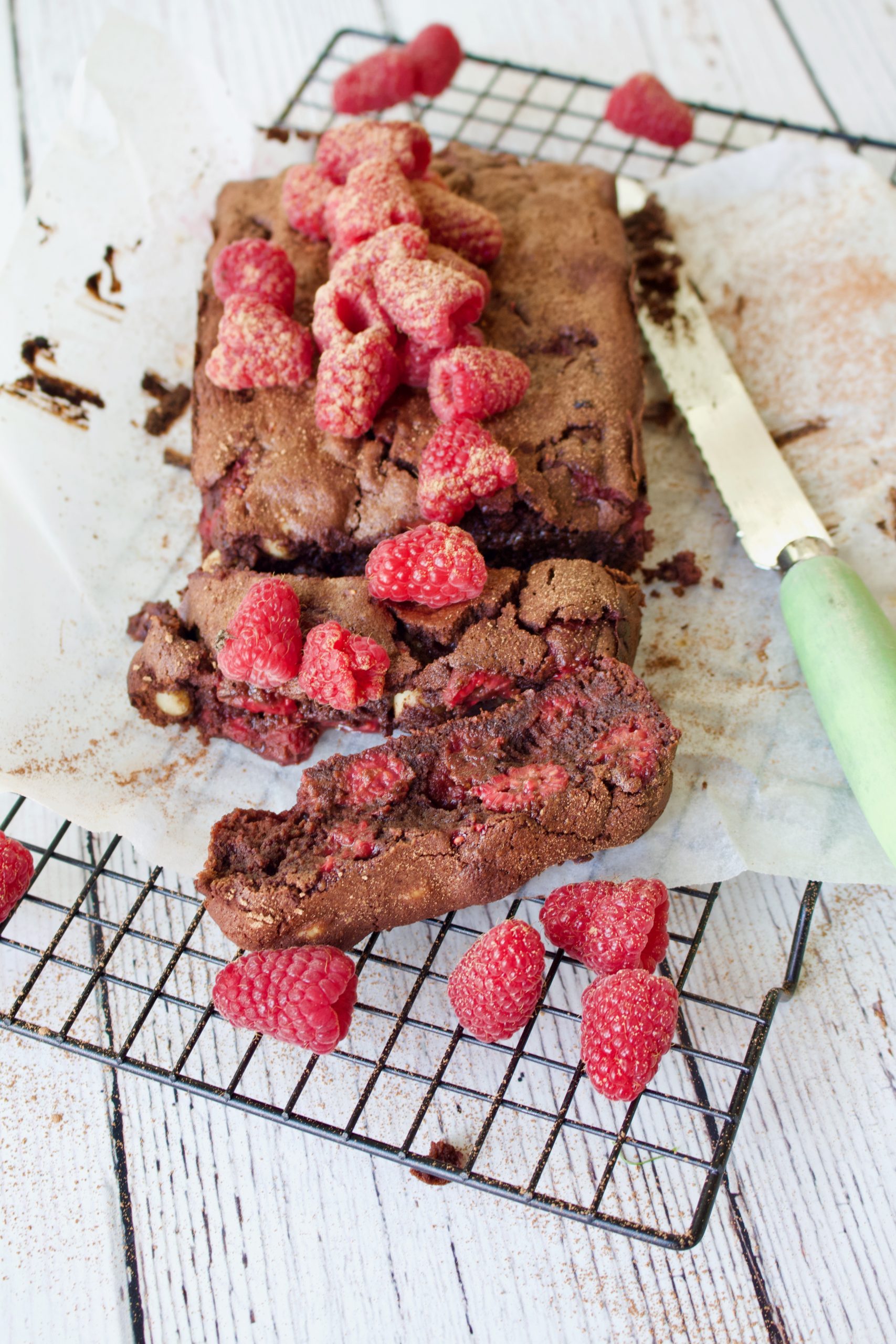 Raspberry & Macadamia Nut Brownies - Danielle Minnebo