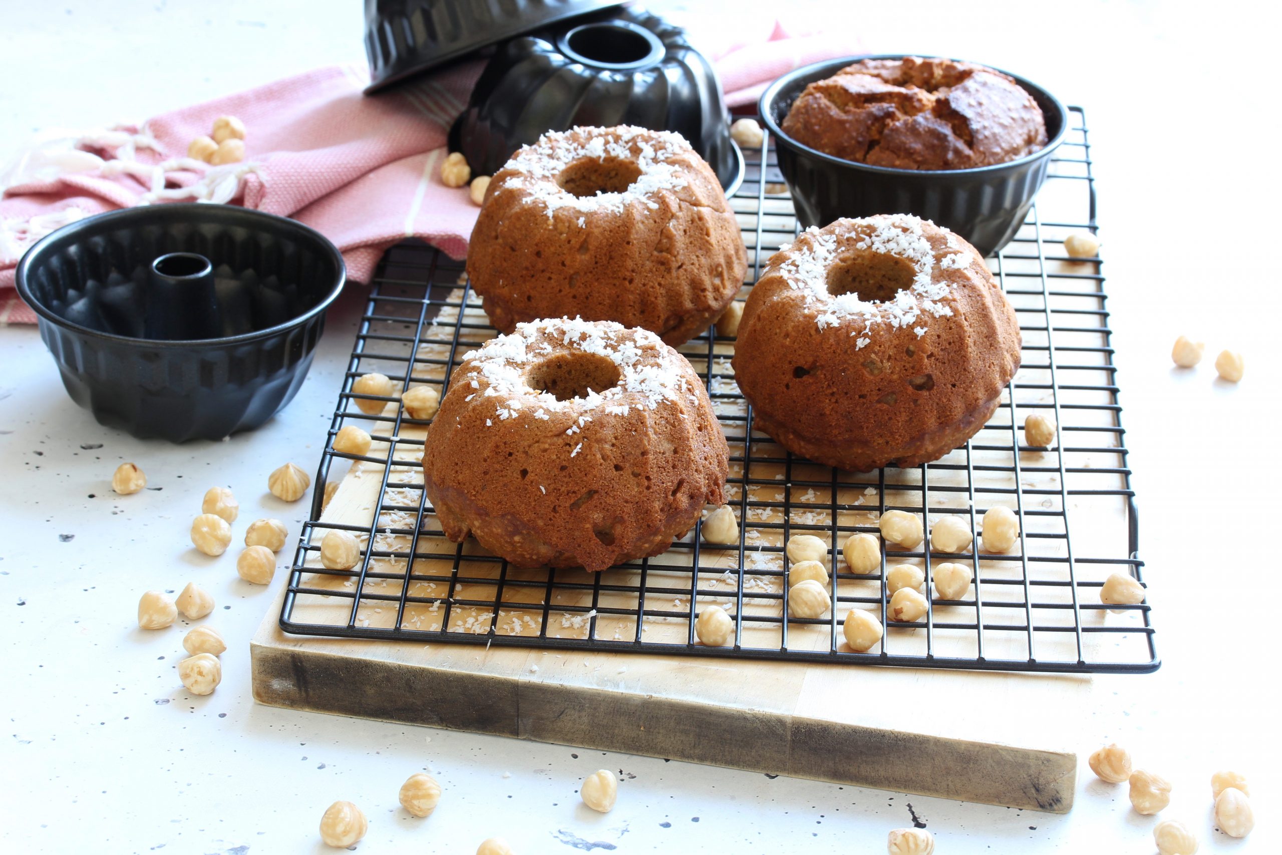 Coffee & Hazelnut Cakes - Danielle Minnebo